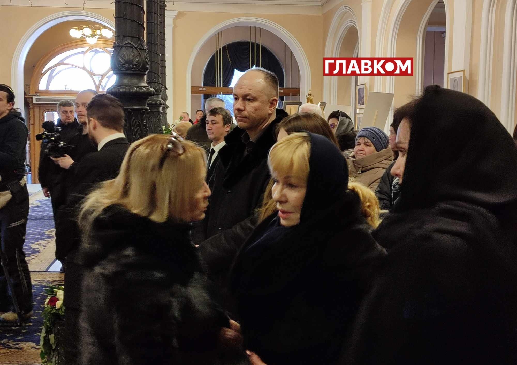 Щемливе прощання рідних із Білоножком (фото, відео) - Главком