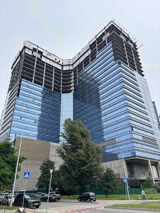 Ціна впала ще на 100 млн грн: довгобуд Sky Towers вшосте виставлено на ...